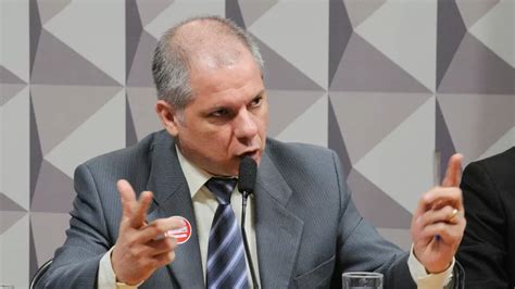 Operação Sem Desconto Presidente Do Inss é Afastado Após Suspeita De