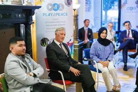 Le Roi Rend Visite à La Maison Play4peace” Qui Soutient Les Jeunes