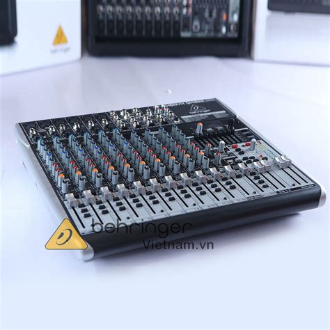Mixer Behringer XENYX QX1832USB