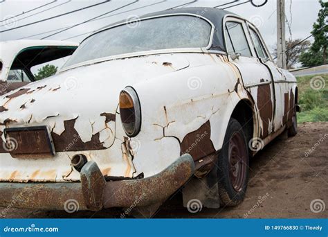 Carro Do Cemit Rio Carro Velho Abandonado Na Garagem Foto De Stock