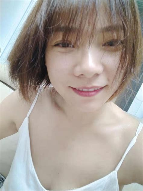 周密计划夺人妻，灵活双手巧解衣。 法式湿吻欲勾魂，霸王神枪穿蜜洞。 少妇坐莲爬山路，壮汉推车十八弯。 教士传经忙耸动，蜜洞变成海龙宫。 低头嘬