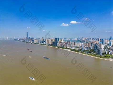 湖北武汉长江边高楼建筑航拍摄影图 包图企业站