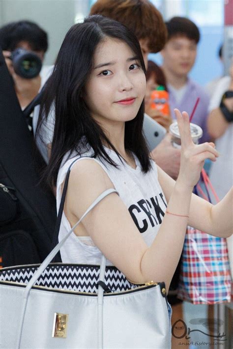 아이유 공항에서 속옷 노출 유머움짤이슈 에펨코리아
