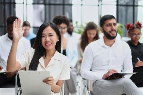 Premium Photo Professionals Having Training Class In The Office