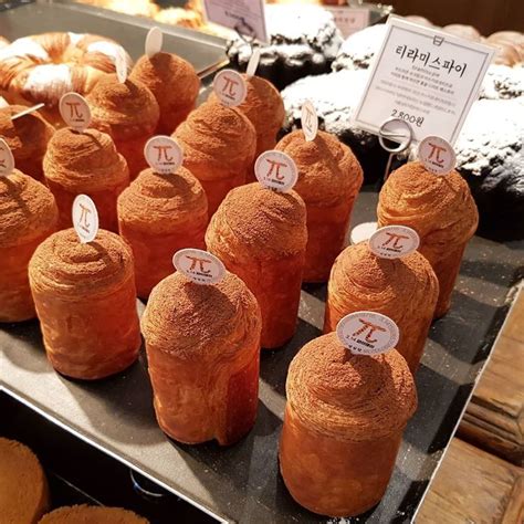 바삭바삭 314 파이데이🥐 이번 3월 14일은 파이데이로 겹겹이 살아있는 성심당의 파이제품들😍 뺑오쇼콜라 파이브레드 티라미스파이 애플파이 블루베리파이