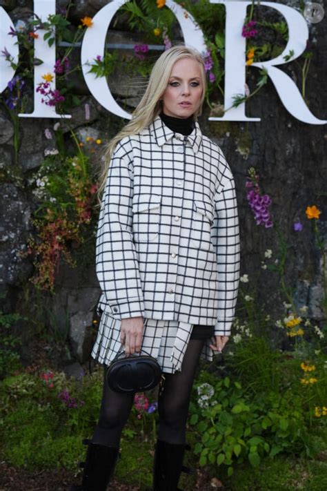 Photos Laetitia Casta En Dior Copiée Par Une Star De Série Beatrice