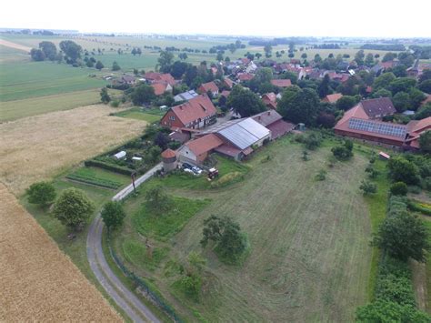 kwp Anlage auf einer Hofwiese Photovoltaikanlage in der Freifläche Photovoltaikforum