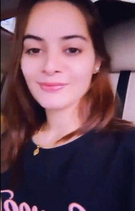 Pin von 𝐐𝐮𝐧𝐨𝐨𝐭 𝐀𝐥𝐢 auf Pakistani Actresses