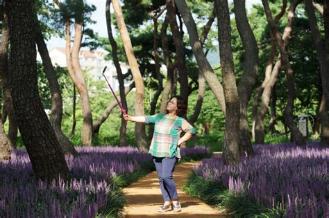 경주 황성공원 보랏빛향기의 꽃바람여인과 맥문동 네이버 블로그