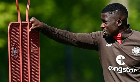 Darum Fehlt Afeez Aremu Bei St Pauli Zurzeit Beim Training Mopo