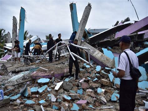 Strong Earthquake In Indonesia S Sulawesi Kills At Least 34 Injures