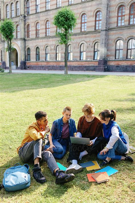 Group Educational Team Building Faculty Break Time Together By