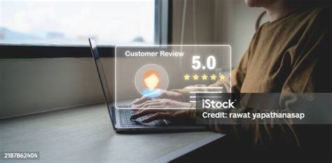 고객 리뷰 만족도 피드백 설문 조사 개념 고객은 서비스 품질을 평가하여 비즈니스의 평판 순위로 이어질 수 있습니다 서비스 만족을 위해 5에 대한 스톡 사진 및 기타 이미지