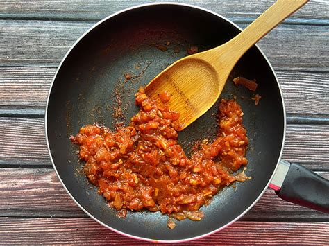 Паста з томатним соусом та базиліком рецепт з фото покроково