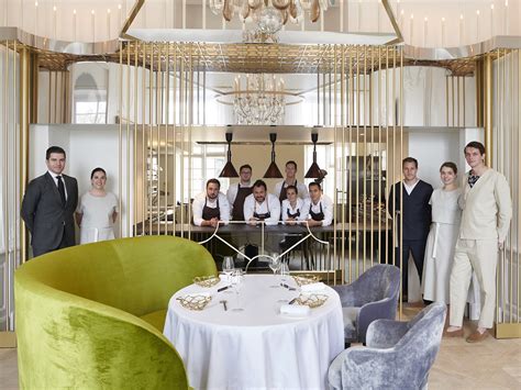 Matthieu Dupuis Baumal à La Barre Du Restaurant Du Château De La Gaude