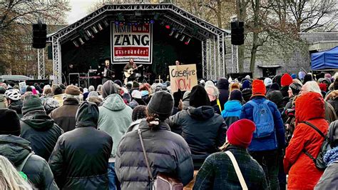 Arsch Huh in Köln Nur wenige Besucher bei Friedenskundgebung