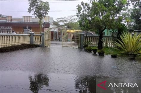 Jalan Dan Rumah Warga Di Kota Gorontalo Terendam Banjir