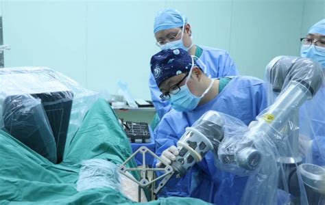 嘉定区中心医院成功开展首例国产单孔妇科机器人手术，医疗技术再次迈向新高峰！ 机器人大讲堂