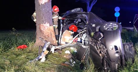 Czarny Sad Tragiczny wypadek na drodze krajowej Zginęły dwie młode osoby