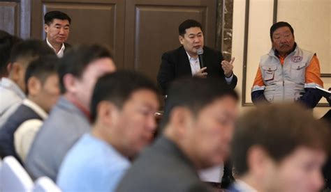 Ерөнхий сайд Л Оюун Эрдэнэ авто замын салбарын төлөөлөлтэй уулзаж байна