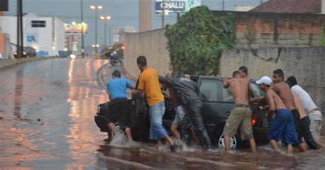 G1 Temporal De 30 Minutos Alaga Ruas E Casas Em Araraquara Sp