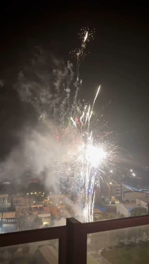 Py 台灣放煙花係合法既，今年搬左嚟林口，有幸向屋企天台睇到新年煙花🎆 同大家分享下🤣 Happy New Year