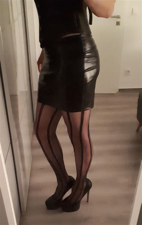 The Perks Of Working In Home Office 😏 Scrolller