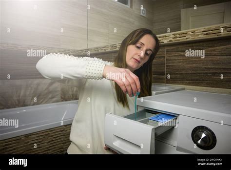 Woman With Washing Powder Hi Res Stock Photography And Images Alamy