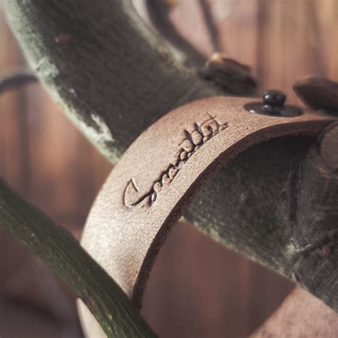 Bratari Din Piele Cu Mesaje Smallet Gri Dimensiuni 22x1 5cm Piele Personalizat Scris