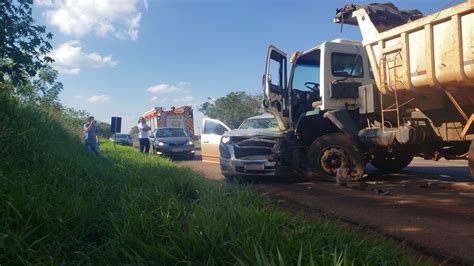 Caminhão e dois carros se envolvem em grave acidente na Rodovia BR 369