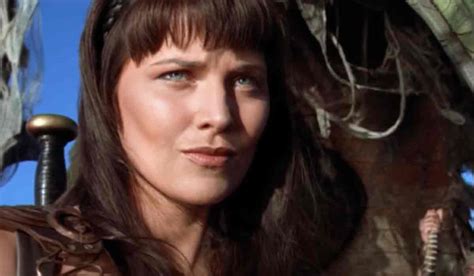 Ela Achava Que O Pai Pagava A Conta De água De Todos Da Cidade A História Da Atriz Lucy Lawless