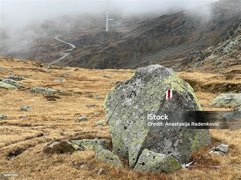 고산 St Gotthard Pass의 산악 지역에 있는 등산 표지판 및 표시 0명에 대한 스톡 사진 및 기타 이미지 Istock