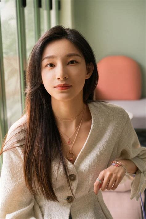 央視女主持人馬凡舒走秀時曾內衣脫落成笑柄今曬自拍笑容甜美 每日頭條