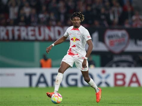 Rb Leipzig Verlängert Mit Simakan