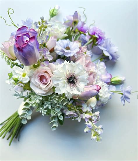 淡いパープルグラデーションのブーケパープルのチューリップブートニアつき韓国ブーケ ブーケ Le Papillon Bouquet 通販