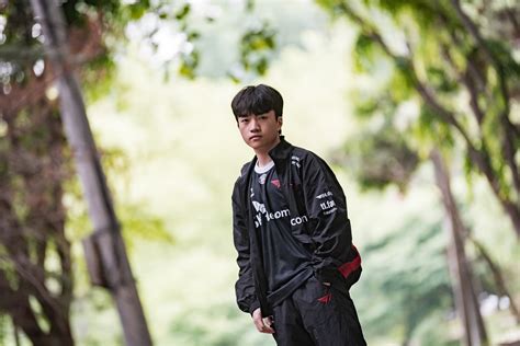 우주 On Twitter ~유니폼 그리는 케리아~ 🐶 사실상 무늬 들어가고 Ifland 들어가면 벤츠 들어가면 Away 유니폼이잖아 이미지 복사 🐶 무늬 대충