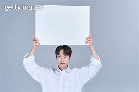 대한민국 한국 청년 성인 의료성형뷰티 주제 제스처 커뮤니케이션컨셉 이미지 Jv13054619 게티이미지뱅크