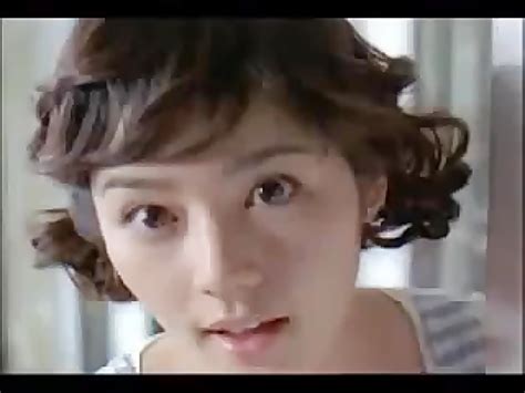 بازیگر یون وو در تبلیغ ماشین لباس شویی