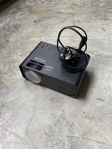 Hdmi Vga Usb Connection Projector Tv And Home Appliances Tv And Entertainment Projectors On Carousell