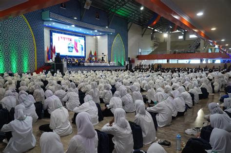 Mahasiswa Baru Dan Guru Besar Unismuh Makassar Dikukuhkan Bersamaan