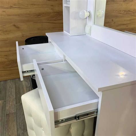 Сучасний туалетний столик з підсвіткою гримерный туалетный столик 4 400 грн Меблі для