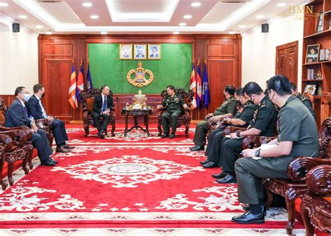 ឧត្តមសេនីយ៍ឯក ហ៊ុន ម៉ាណែត ទទួលជួបឯក អគ្គ រាជទូត អូស្រ្តាលី ដែលចប់អាណត្តិនៅកម្ពុជា