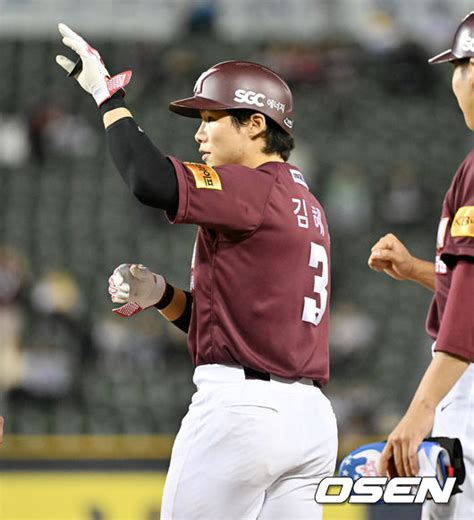 김혜성거침없이 달아난다 사진