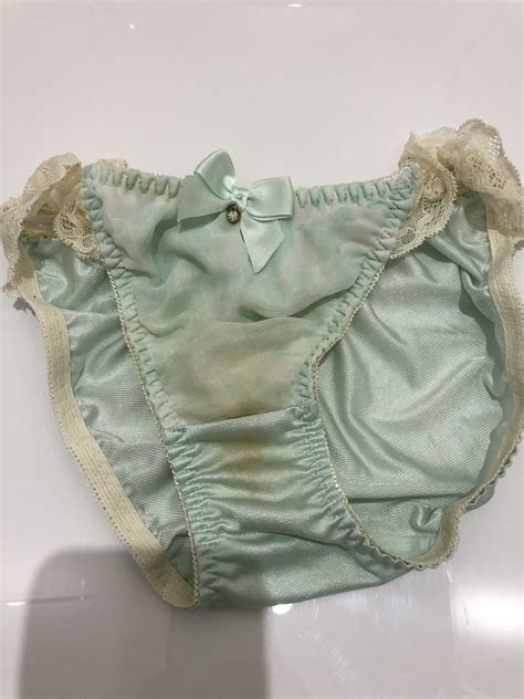 Szstg On Twitter 友達の家に遊びに行ってきました。 彼女と同棲してるので、友達が電話してる隙にトイレに行く前に洗面所へ