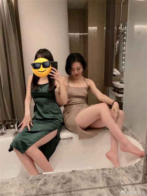 貓神 On Twitter 中石油胡总与小三当街被抓，单位火速注销账号，惊动中央巡视组，胡总情人海量生活照曝光，身材不输女星，生活奢侈作风豪放