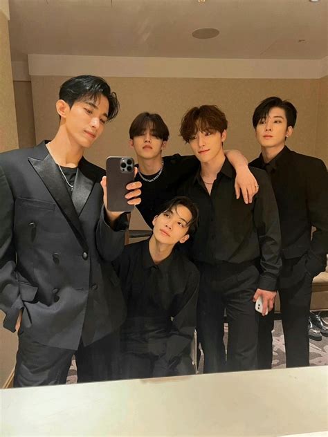 Seventeen Community Posts 这是什么时候的照片啊
