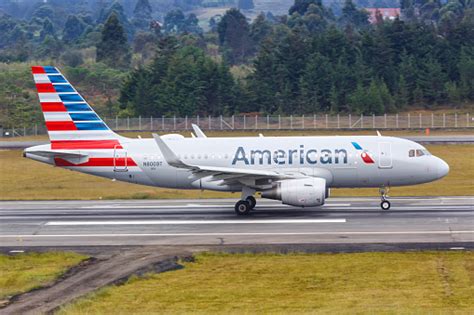 아메리칸 항공 에어버스 A319 비행기 메델린 리오네그로 공항 콜롬비아 Airbus에 대한 스톡 사진 및 기타 이미지