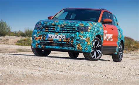VW T Cross høj bil i højt humør FDM