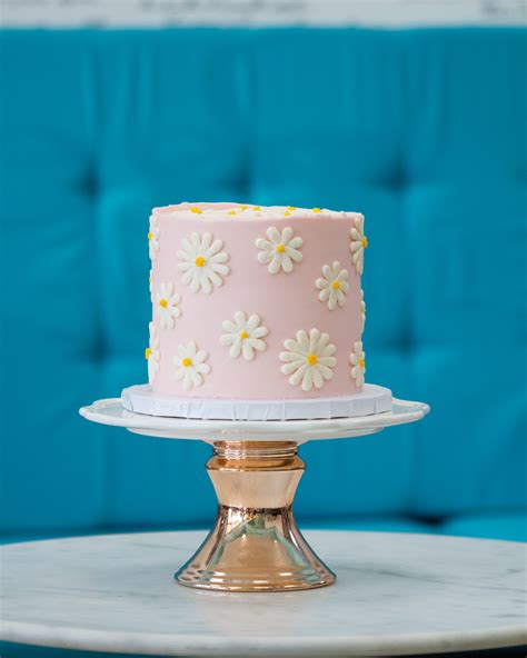 Daisy Cake Sweet Frostings Blissful Bakeshop Daisies Are The Happiest Flower If We Do Say So