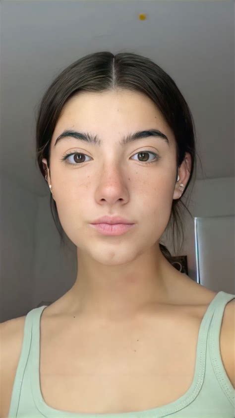 Charli Damelio Fotos Pelo Corto Sin Maquillaje Famosas Maquillar Fácil